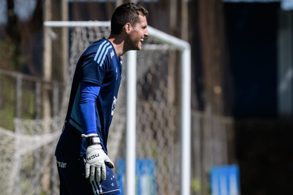 Rafael Cabral melhor do que Fábio? Números não mentem!