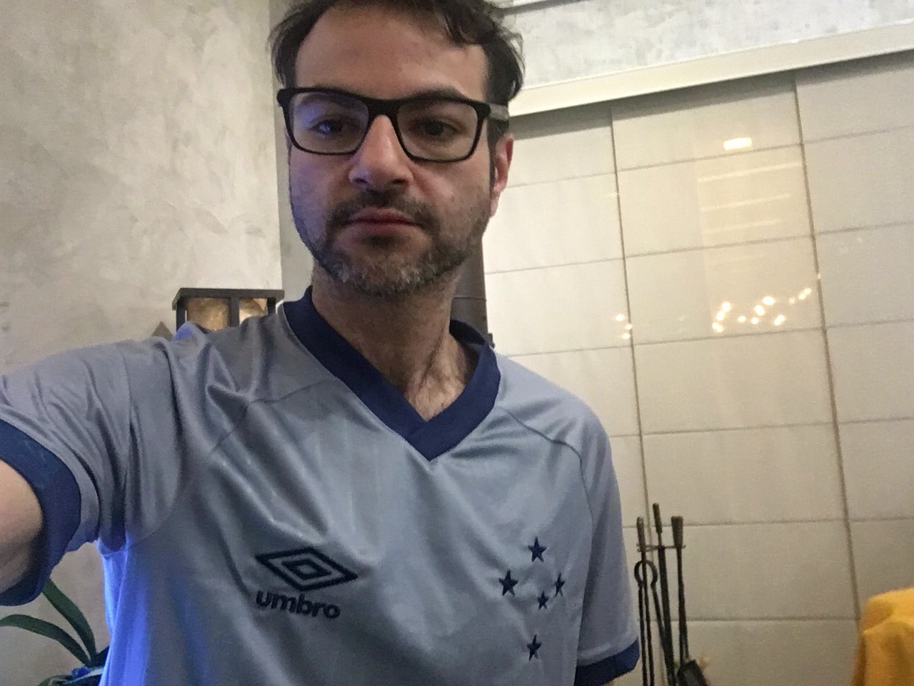 Narrador de canal esportivo não se intimida e declara todo amor ao Cruzeiro