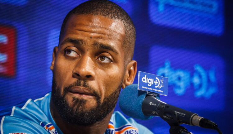 Dedé vai de ídolo a pedra milionária no sapato do Cruzeiro