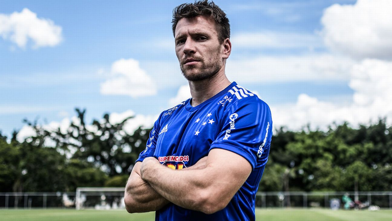 Brock faz revelação sobre seu salário no Cruzeiro