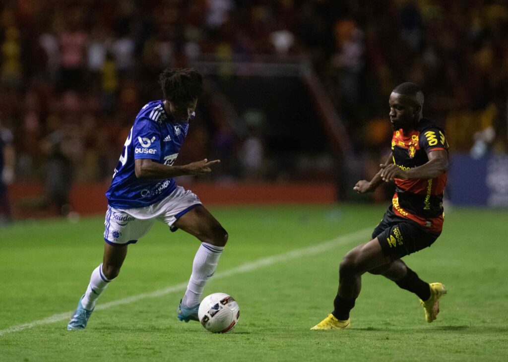 Xavier demonstra humildade e agradece chance no profissional do Cruzeiro