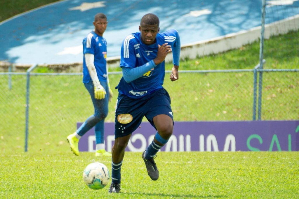 Saiu do Cruzeiro envolvido em polêmica e agora vai jogar a Série D