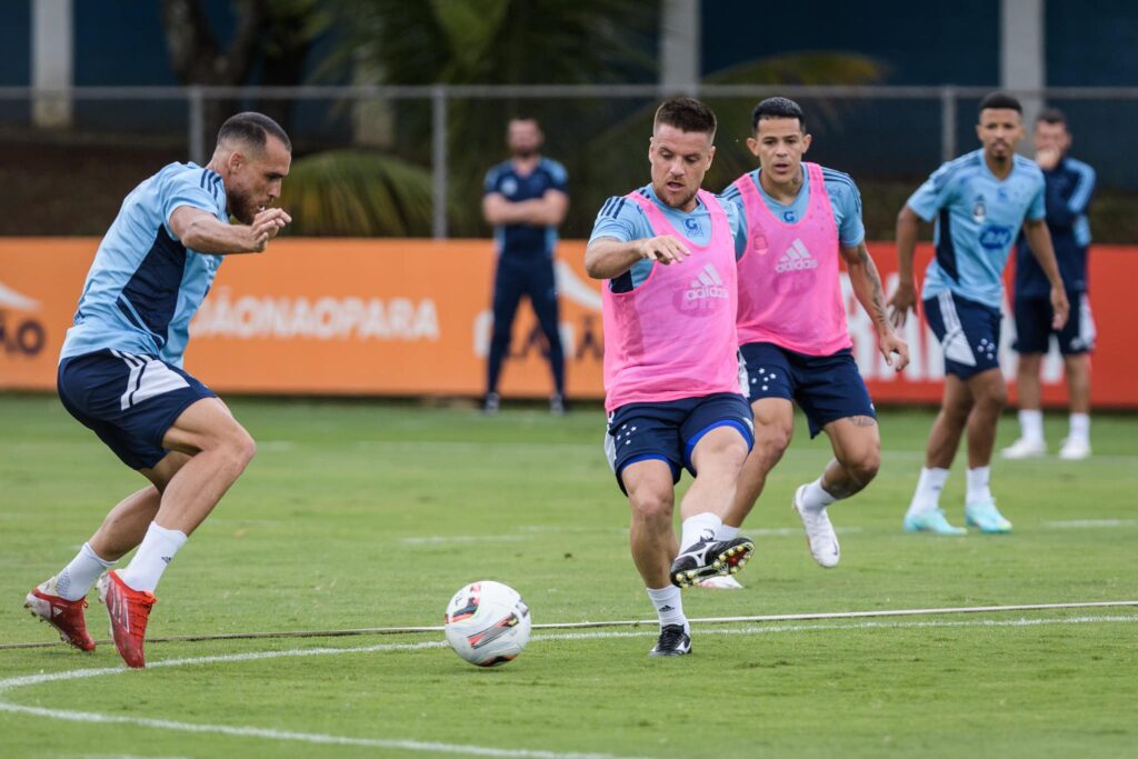 Ramiro abre o coração e se declara para a torcida do Cruzeiro Ramiro abre o coração e se declara para a torcida do Cruzeiro