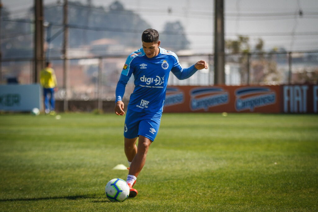 Quanto o León pagou para vencer a disputa contra o Cruzeiro e ficar com ...