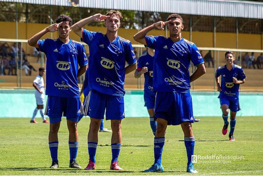 Cruzeiro não perde tempo e vai assinar contrato profissional com talento da base