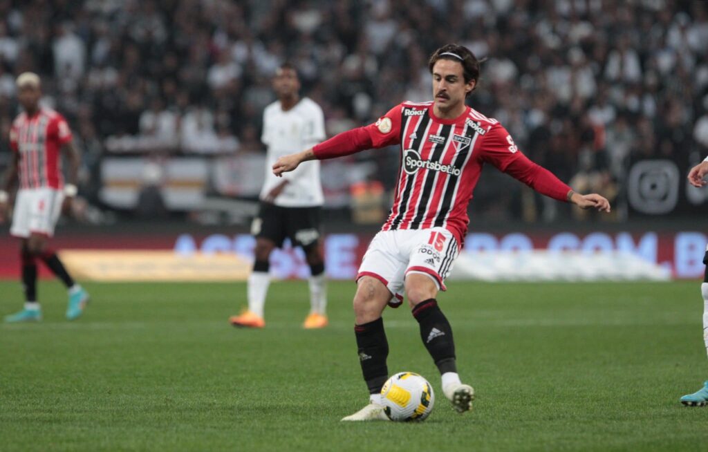 Salário do meia Gabriel Neves vai te fazer ficar boquiaberto