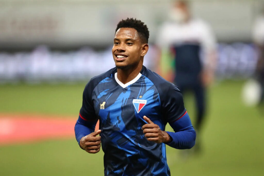Deu ruim! Torcida do Fortaleza comemora venda de Matheus Jussa ao Cruzeiro