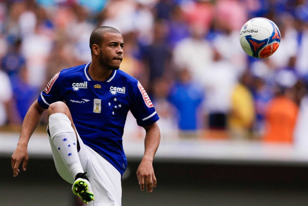 Souza conta história emocionante sobre a família de Mayke, ex-Cruzeiro