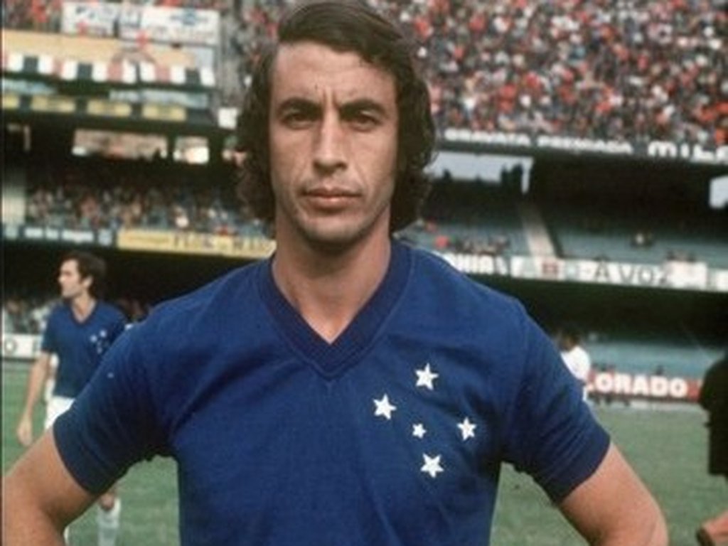 Cruzeiro homenageia Wilson Piazza pelo aniversário de 80 anos