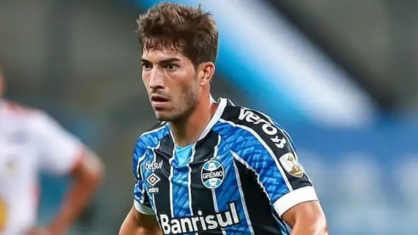 Lucas Silva finge surpresa ao ser questionado sobre retorno ao Cruzeiro