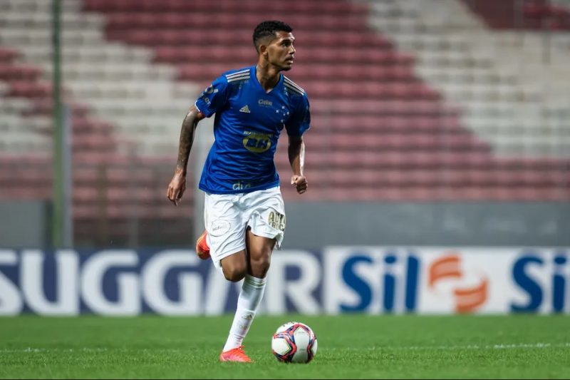 Ex-jogador do Cruzeiro é acusado de abandonar seu próprio clube