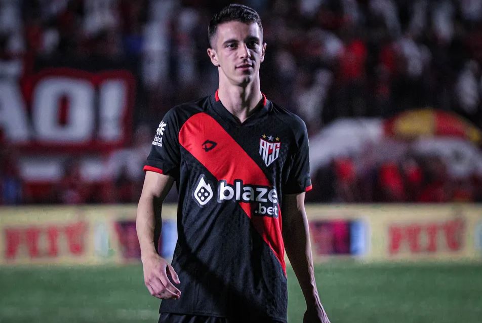 Quem é Shaylon? Meia vira alvo do Cruzeiro no mercado