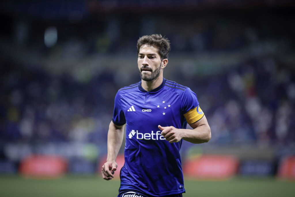Lucas Silva vai atingir marca que poucos conseguiram pelo Cruzeiro