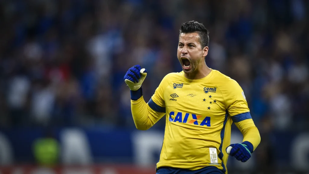 Goleiro Fábio tem mais títulos importantes que o Atlético-MG