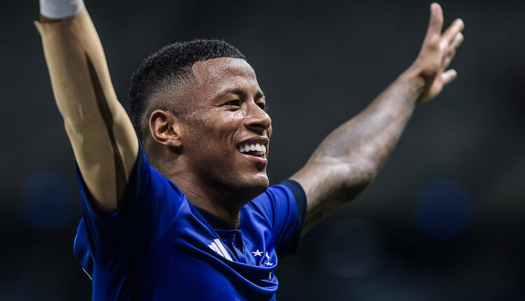 Arthur Gomes e Wesley custaram mais ao Cruzeiro do que todo elenco do ...