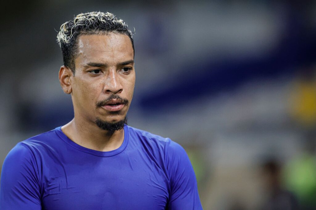 Matheus Pereira aproveitou gol marcado para detonar o ataque do Cruzeiro