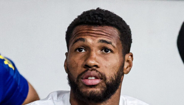 Já está saindo? Wesley responde sobre despedida precoce do Internacional