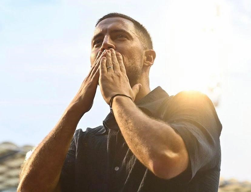 Hazard topou o desafio e chegou ao Mineirão para apresentação