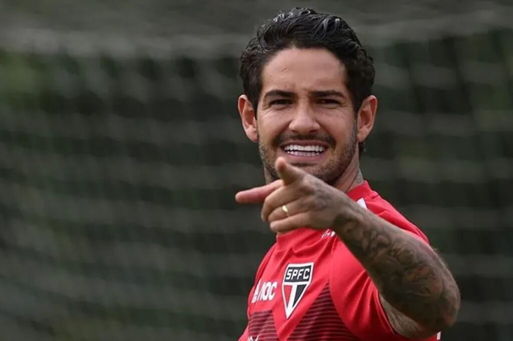 Alexandre Pato deixou o futebol e começou a estudar para seguir ...