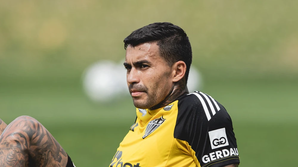 Logo após trocar Cruzeiro pelo Atlético, Dudu se emociona com nova saída