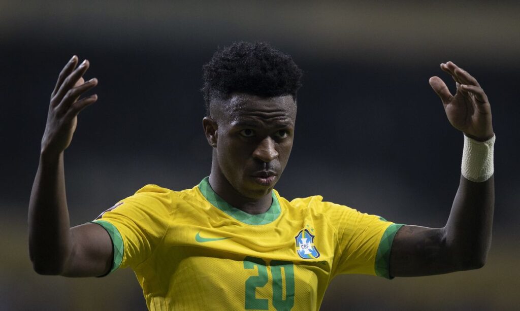 Vinicius Júnior desembarca no Rio de Janeiro e comemora apresentação ...